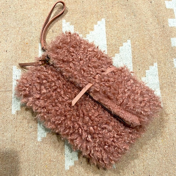 Universal Thread | Bags | Sherpa Teddy Bear Clutch Purse | Poshmark